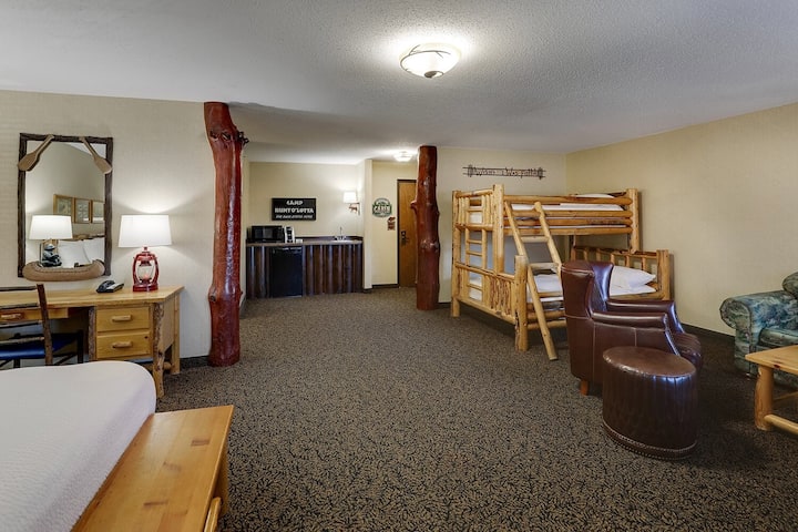 Experience Heartfelt Warmth, Parking | 2 Units - Davenport, IA