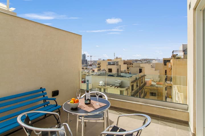A Sunny Penthouse Modern 2 Bdr - Sliema - Valletta