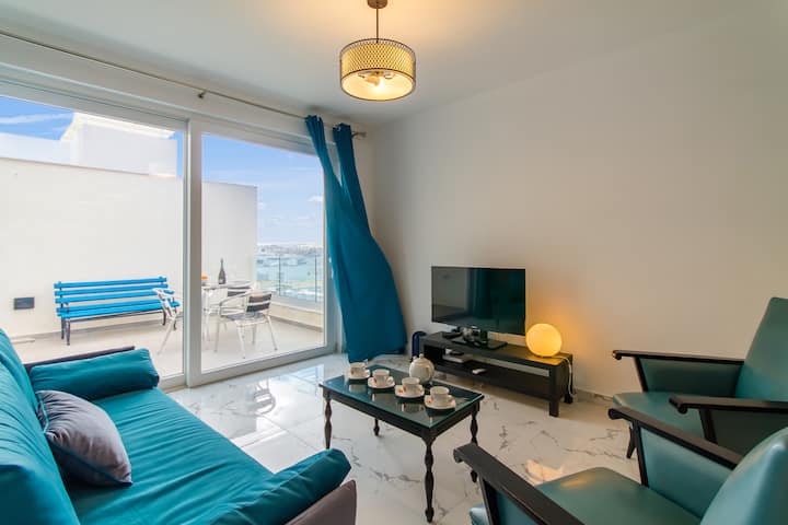A Sunny Penthouse Modern 2 Bdr - Sliema - Malta