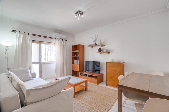 Almada Saudade Par Hopstays | Mezzanine & Charme - Belem, Portugal