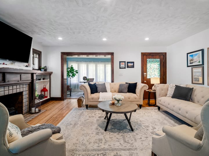 6 Bedroom Entire Duplex For Large Groups! - Cleveland, OH