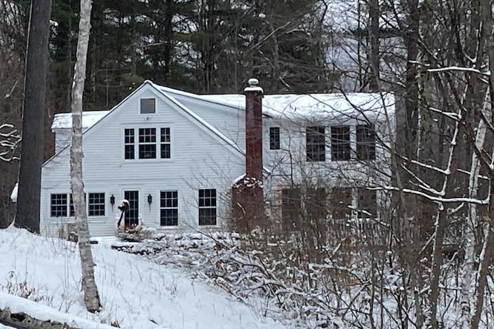 Creekside 4br With Sunroom, Deck & Forest Views - Dorset, VT