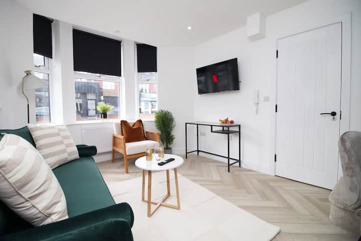 Centrally Located 2 Bedroom - Cardiff
