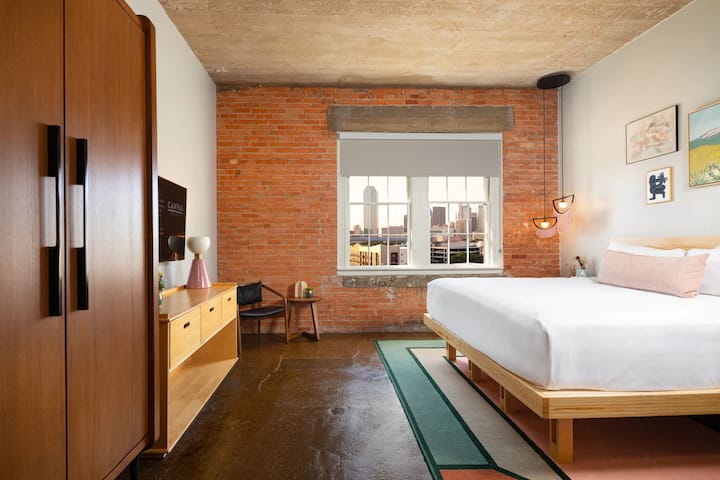 Dallas Retreat: Urban Rooms & City Skyline Views - Dallas, TX