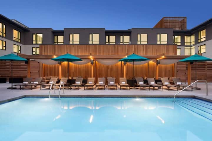 Near Pearl Street | Pool. Spa + On-site Dining - Boulder, CO