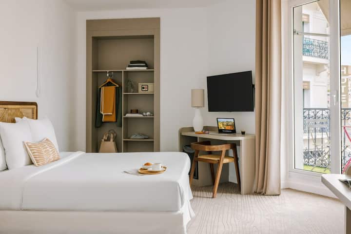 Sonder At Yelo Lumière | Queen Suite W/ Balcony - Cannes