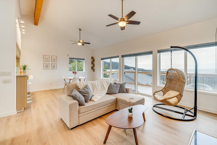 Lovely Rockaway Beach Home W/ Pacific Ocean Views! - Rockaway Beach, OR