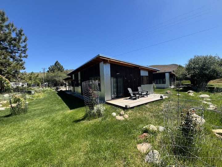 Sunflower Resort Arnica Cabin ~ King/queen - Winthrop, WA