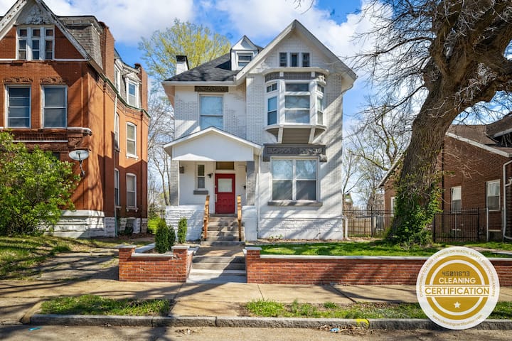 Magnificent 5br Beauty / Abodebucks - St. Louis, MO