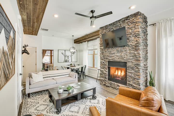 Dtwn Blowing Rock Condo W/ Private Hot Tub! - Blowing Rock, NC