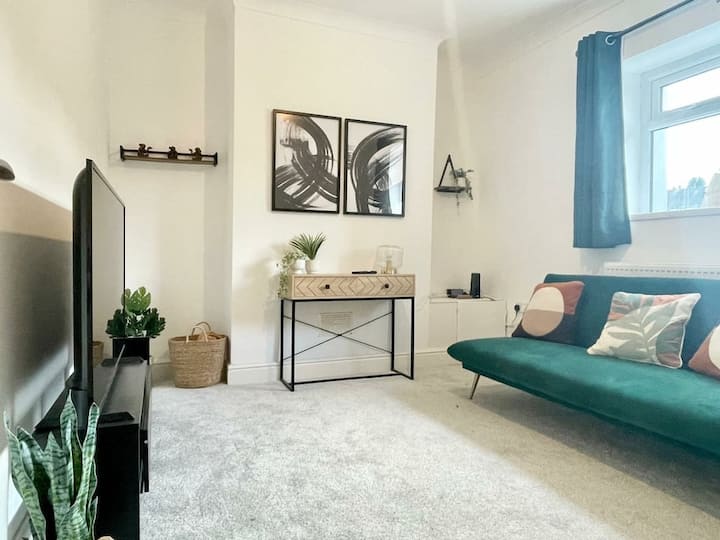 Cozy & Spacious 3-bedroom Home - スウォンジー