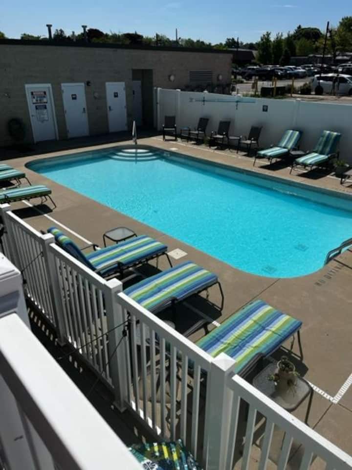 Pool, Heart Of Downtown, Walkable To Shops - South Haven, MI