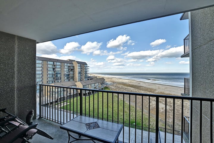 Sleeps 4 - 1 Bd Sea Colony Ocean Front Condo! - Bethany Beach, DE