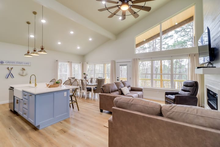 Waterfront Retreat On Greers Ferry Lake W/ Hot Tub - Heber Springs, AR