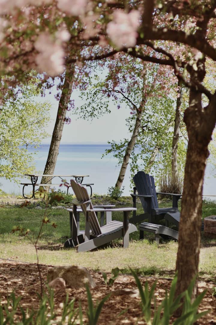 Private Waterfront On West Bay With Hot Tub! - Suttons Bay, MI