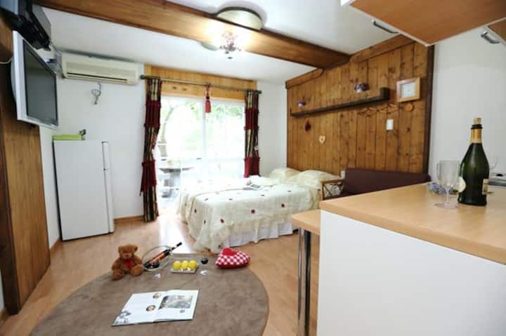 조용히 휴식이 가능한 객실, 블루스카이(원룸형침대) - 홍천읍