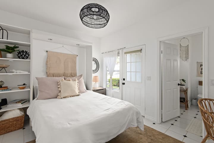Oceanside Private Beautiful Beachside Guest Suite - Oceanside, CA