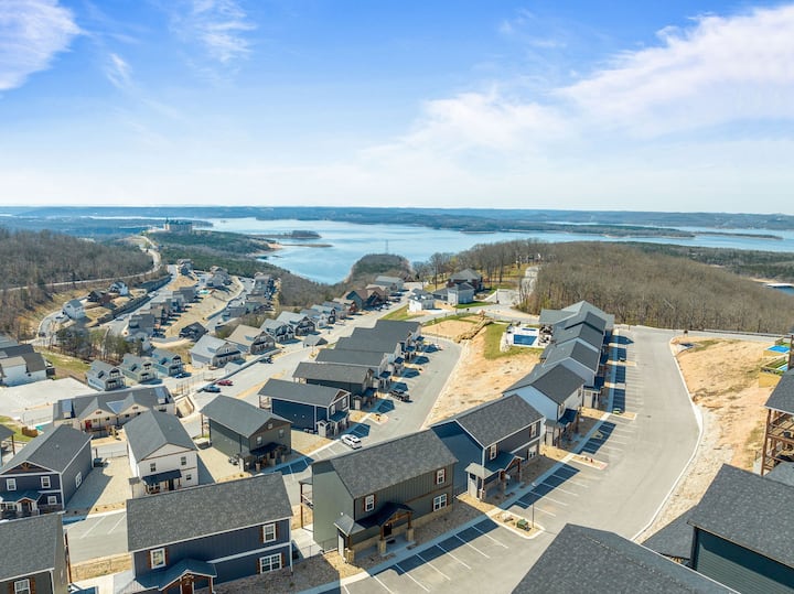 Private Hot Tub, Deck Overlooking Table Rock Lake! - Branson