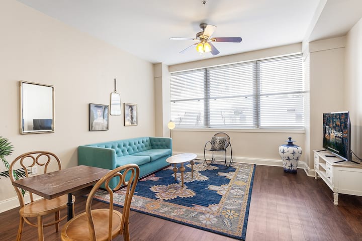 Elegant Living In 1br Condo With Rooftop Pool - New Orleans, LA
