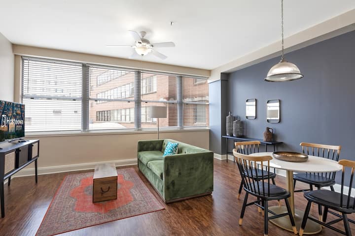 Stylish 1br Condo With Poolside Retreat - ニューオーリンズ, LA