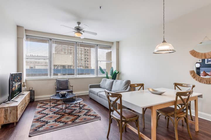 Stylish 1br Condo With Poolside Retreat - New Orleans, LA
