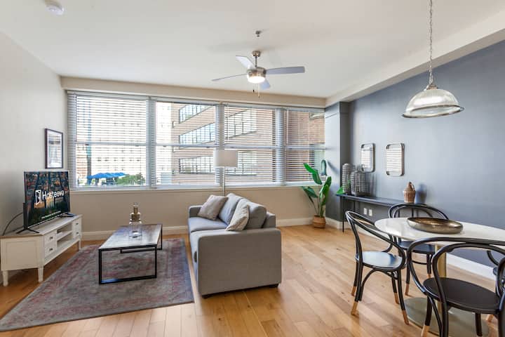 City Chic 1br Condo With Rooftop Pool - New Orleans, LA