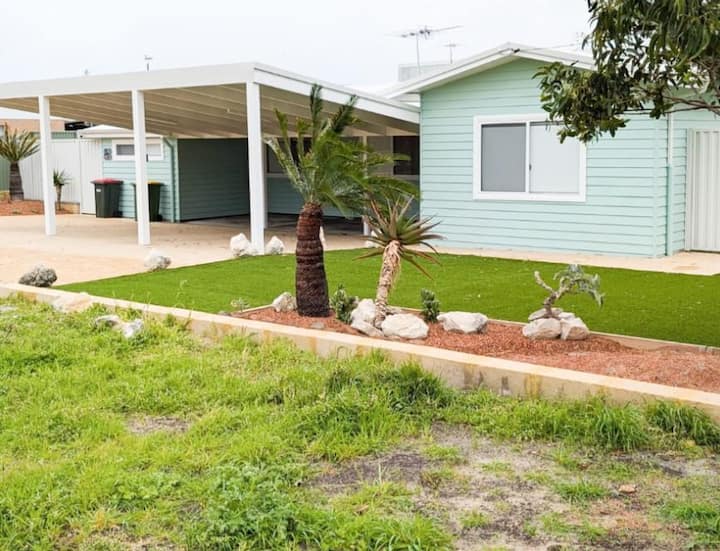 A Golden Barrel - A Spacious Lancelin Holiday Home - Lancelin