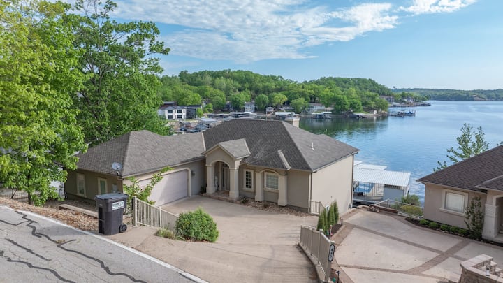 Scenic 4br Retreat | Lake Views & Outdoor Fun - レイク・オザーク, MO