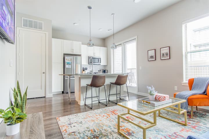 Pool + Gym + Parking 1br King Suite A - McKinney, TX