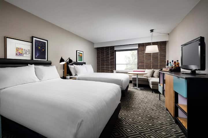 Stylish Cambridge Stay Minutes From Harvard Univ! - Newton, MA