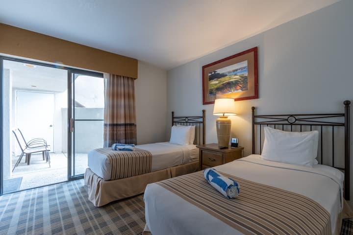 Spacious Suites! Minutes Away From Joshua Tree 925 - Palm Springs, CA