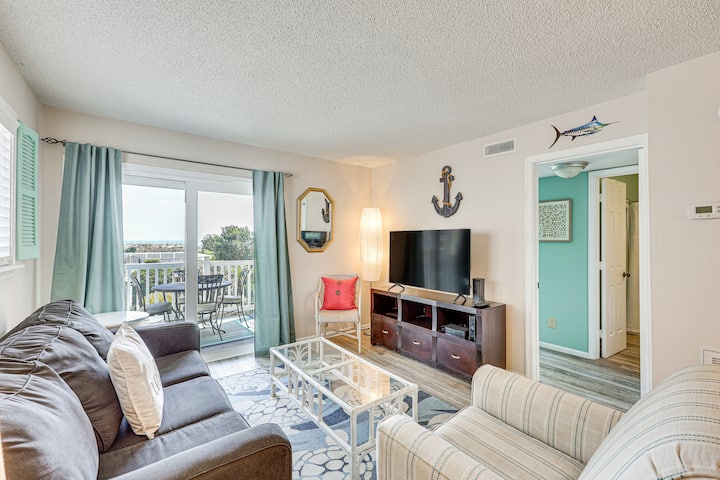 Carolina Beach Condo W/ Balcony & Ocean Access! - Carolina Beach