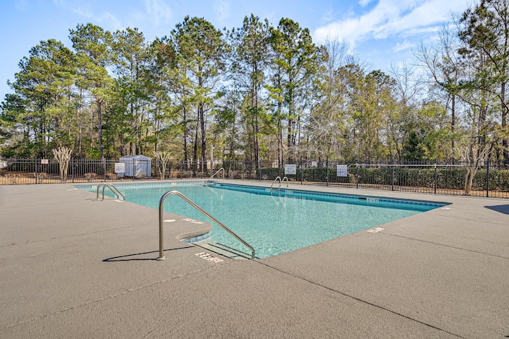 Murrells Inlet Condo W/ Pool Access, Near Beach! - Huntington Beach State Park, Murrells Inlet