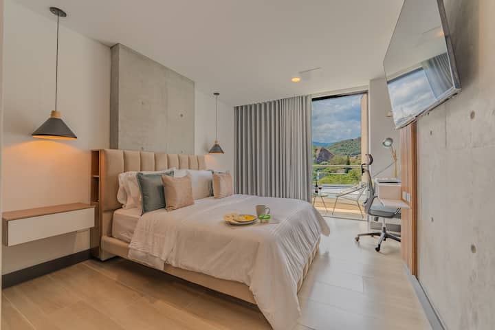 Rm602 | Deluxe Studio | Balcony, Pool, Sauna, Desk - カリ