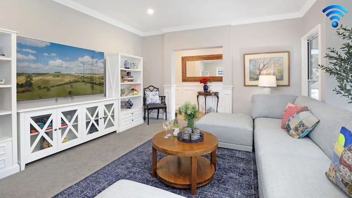 Lavender Haze – Serene Luxe Retreat - Bowral