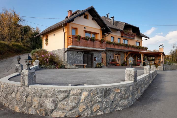 Tourist Farm ŠKrbina Apartment 2 - Happy.rentals - Šmarješke Toplice