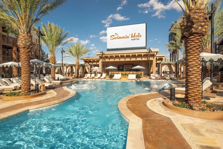 Luxe Lodge Vibes: Rustic Charm Meet Vegas Glamour - 