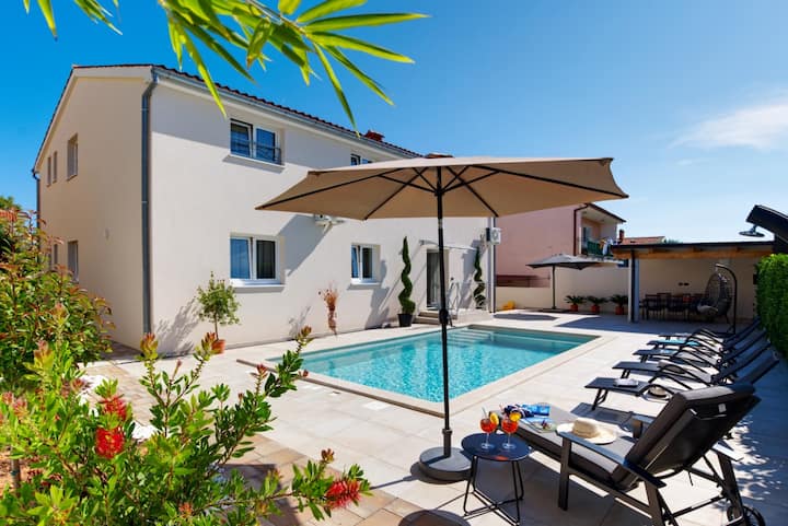 Villa Nata In Pula  - Haus Für 8 Personen - Pula