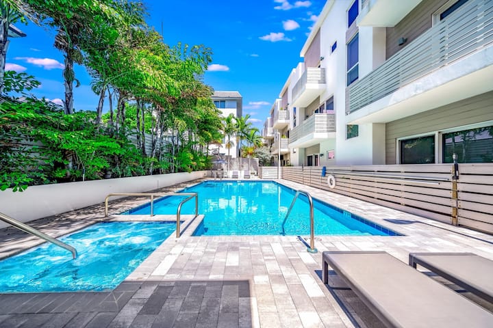 Pool+hot Tub+sauna+gym! 1 Minute Walk To Beach! - Pompano Beach, FL