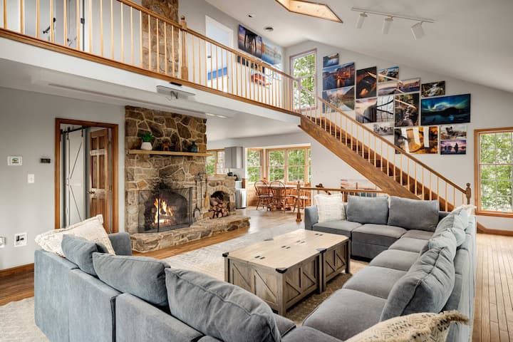 Hot Tub, Screened Porch, Grill, Wifi - Huge Cabin! - West Virginia