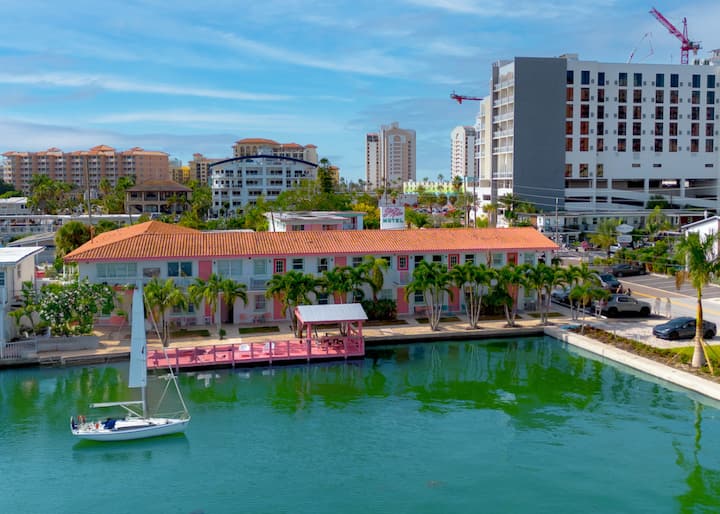 Sea-clusion: Private Poolside Cottage By The Beach - Clearwater Beach, FL