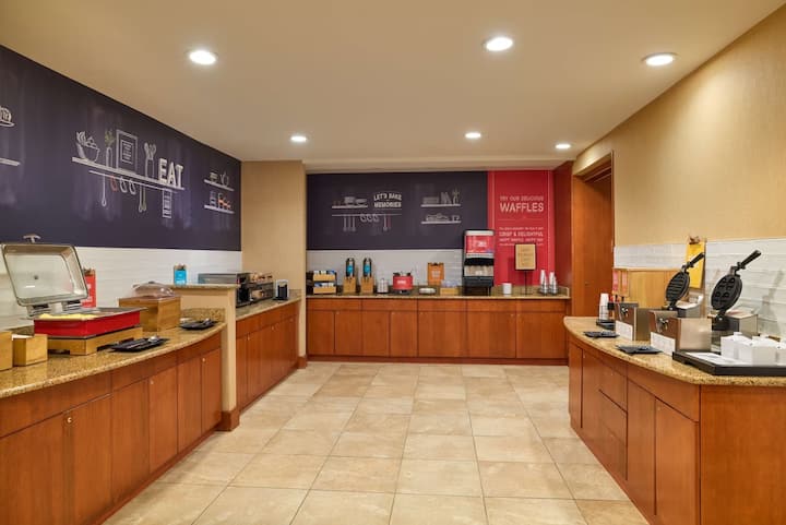 Min To Rhode Island College, 4 Units W/ Breakfast - Rhode Island