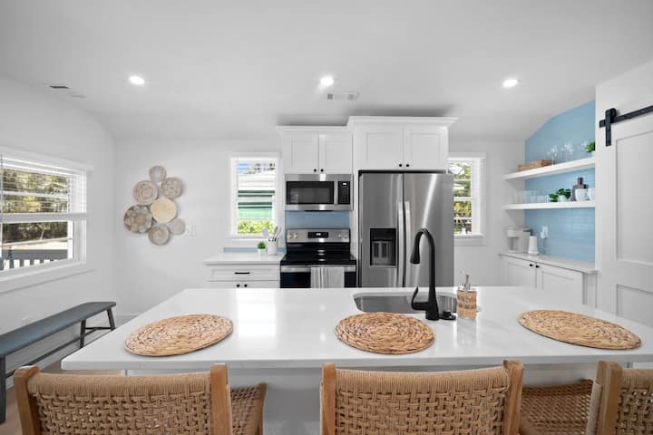 Newly Renovated Coastal Cottage -Downtown Beaufort - Beaufort, SC