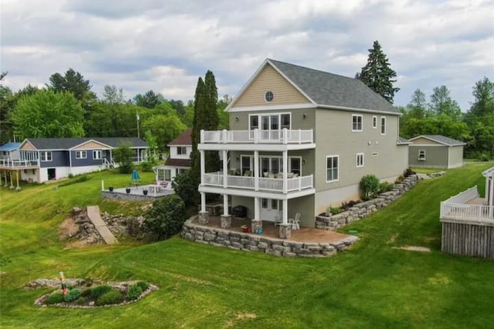 Riverfront Retreat: Dock Access & Tanker Views - Alexandria Bay, NY