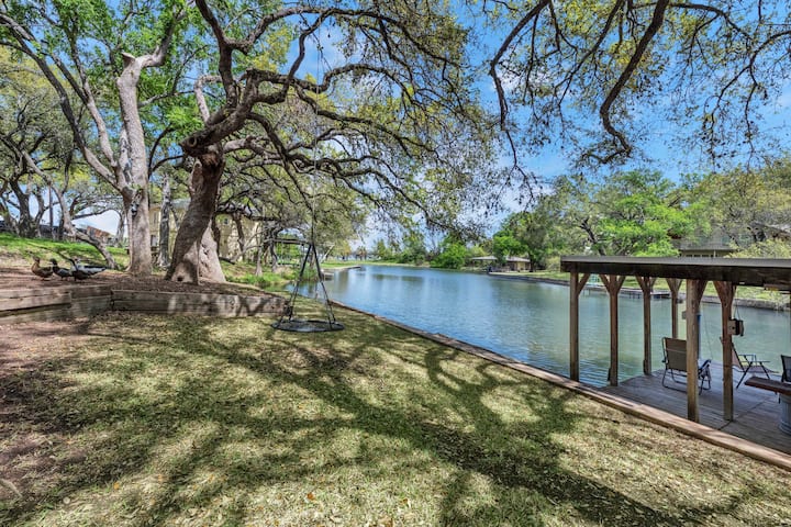 The Treetops-charming Waterfront Home On Lbj - Kingsland, TX