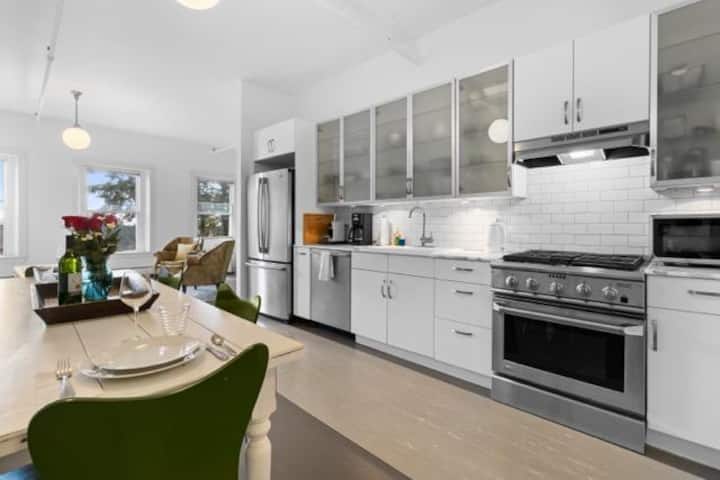 Rockland Central Over Main, Downtown Living - Vinalhaven