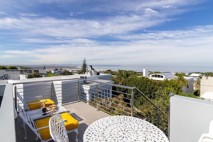 Vonkelwyn - Enjoy Grotto Beach Sunsets - Hermanus