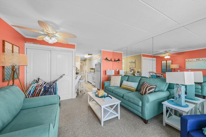 Oceanside Condo W/ Pool Steps To Beach - Ocean City, MD