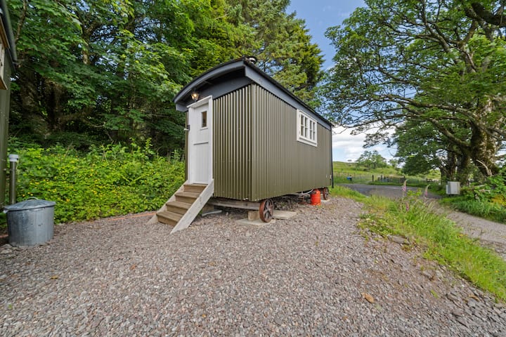 Small Shepherd’s Hut With Sea Views - Skye