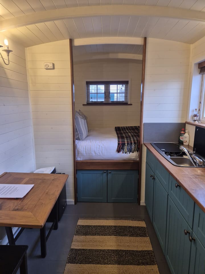 Small Shepherd’s Hut With Sea Views - Skye